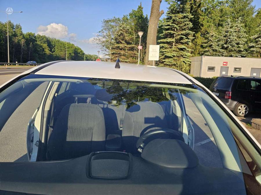 Balts Opel Zafira Tourer 2017 Kauņa, ar dzinēja tilpumu 2.00 L un nobraukumu 135 tūkst. km par 7000 €, foto 24 vietnē AUTOMOTO.COM.LV