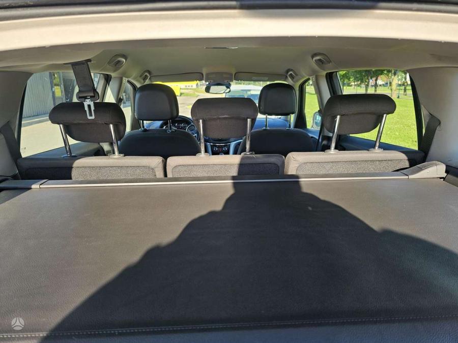 Balts Opel Zafira Tourer 2017 Kauņa, ar dzinēja tilpumu 2.00 L un nobraukumu 135 tūkst. km par 7000 €, foto 27 vietnē AUTOMOTO.COM.LV