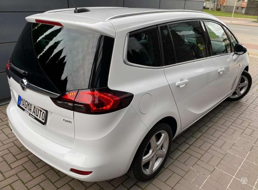 White Opel Zafira Tourer 2017 in Marijampole, with an engine capacity of 1.96 L and mileage of 287 thousand km for 7650 €, photo 5 on AUTOMOTO.COM.LV
