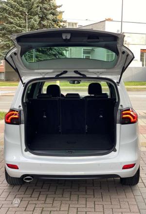 White Opel Zafira Tourer 2017 in Marijampole, with an engine capacity of 1.96 L and mileage of 287 thousand km for 7650 €, photo 16 on AUTOMOTO.COM.LV