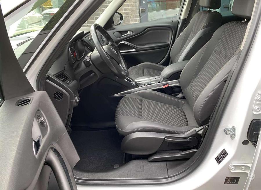 White Opel Zafira Tourer 2017 in Marijampole, with an engine capacity of 1.96 L and mileage of 287 thousand km for 7650 €, photo 17 on AUTOMOTO.COM.LV
