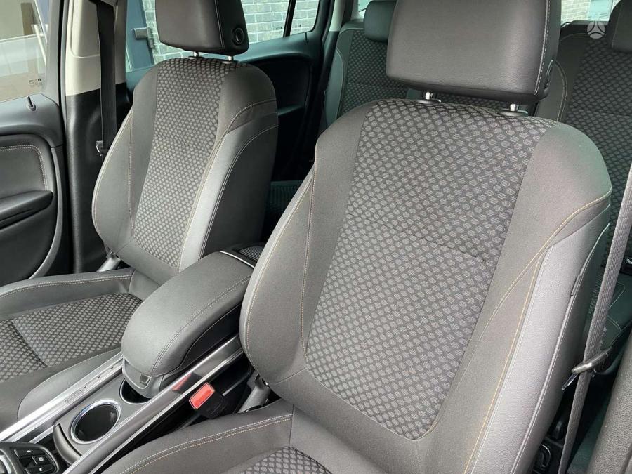 White Opel Zafira Tourer 2017 in Marijampole, with an engine capacity of 1.96 L and mileage of 287 thousand km for 7650 €, photo 19 on AUTOMOTO.COM.LV