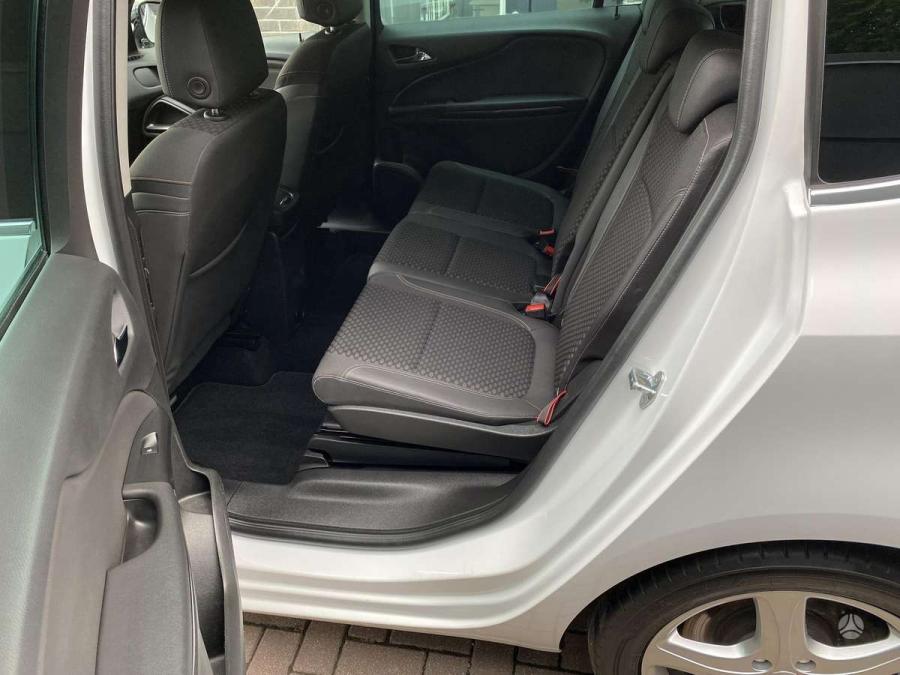 White Opel Zafira Tourer 2017 in Marijampole, with an engine capacity of 1.96 L and mileage of 287 thousand km for 7650 €, photo 33 on AUTOMOTO.COM.LV