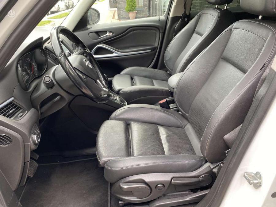 Balts Opel Zafira Tourer 2017 Marijampole, ar dzinēja tilpumu 1.96 L un nobraukumu 177 tūkst. km par 7499 €, foto 26 vietnē AUTOMOTO.COM.LV