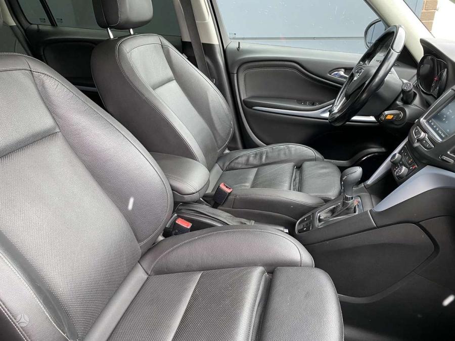 Balts Opel Zafira Tourer 2017 Marijampole, ar dzinēja tilpumu 1.96 L un nobraukumu 177 tūkst. km par 7499 €, foto 40 vietnē AUTOMOTO.COM.LV