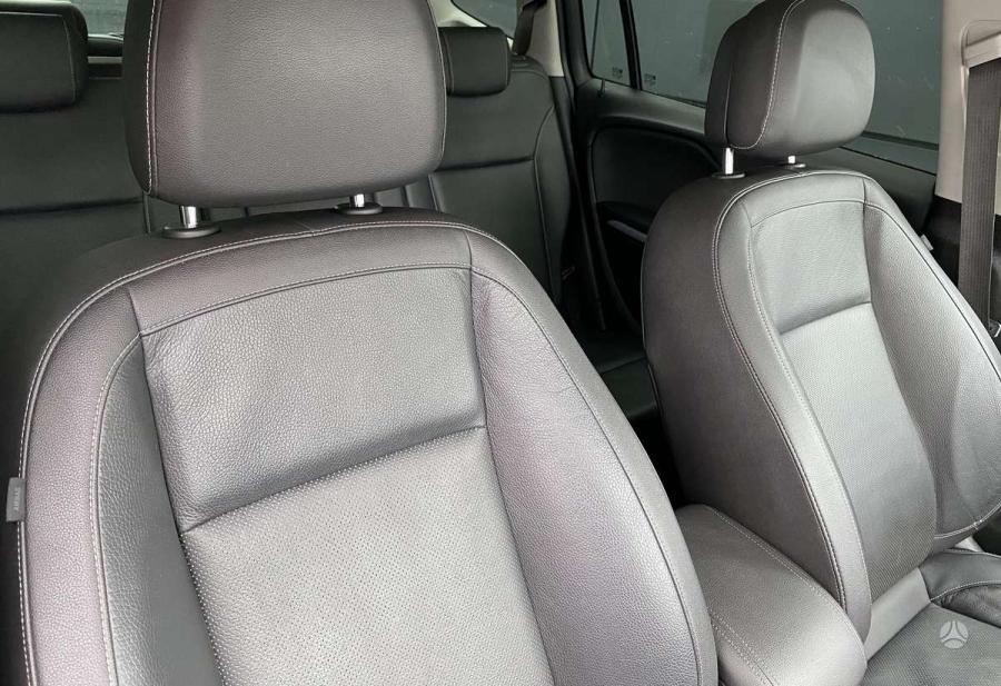 White Opel Zafira Tourer 2017 in Marijampole, with an engine capacity of 1.96 L and mileage of 177 thousand km for 7650 €, photo 31 on AUTOMOTO.COM.LV