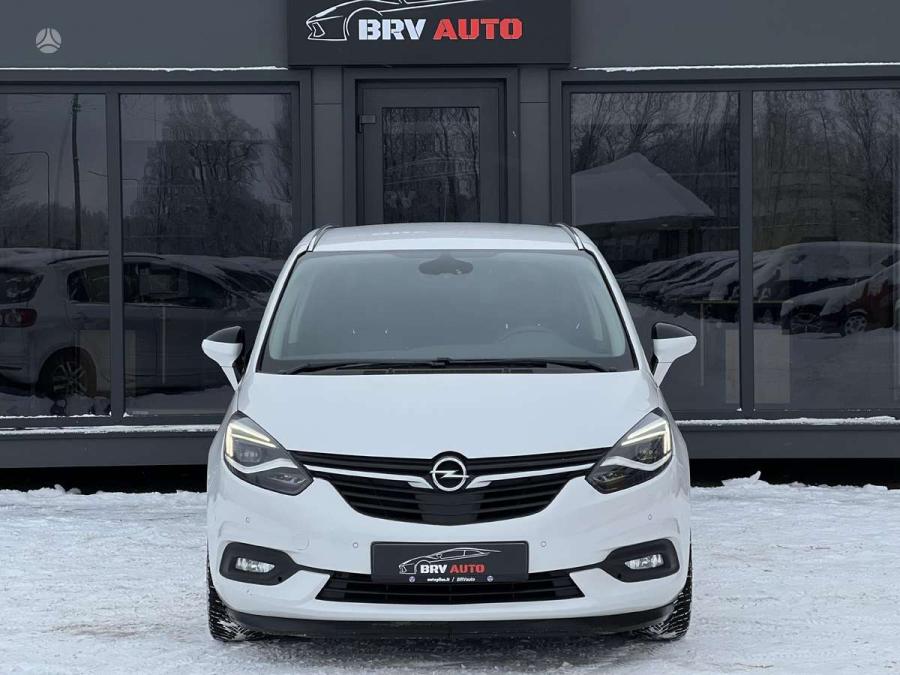 White Opel Zafira Tourer 2018 in Kedainiai, with an engine capacity of 1.96 L and mileage of 219 thousand km for 8850 €, photo 3 on AUTOMOTO.COM.LV
