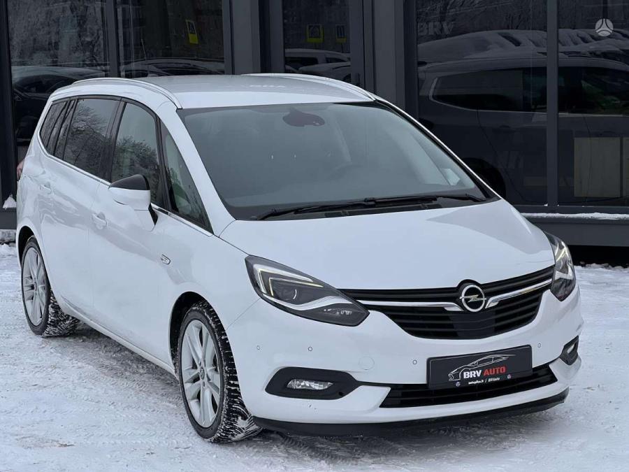 White Opel Zafira Tourer 2018 in Kedainiai, with an engine capacity of 1.96 L and mileage of 219 thousand km for 8850 €, photo 4 on AUTOMOTO.COM.LV