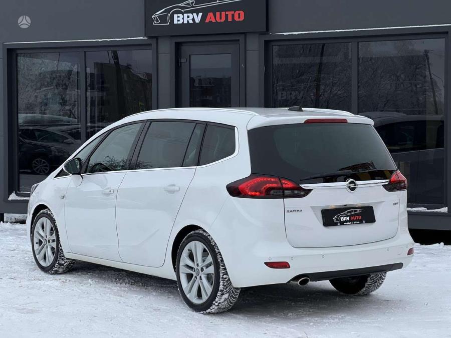 White Opel Zafira Tourer 2018 in Kedainiai, with an engine capacity of 1.96 L and mileage of 219 thousand km for 8850 €, photo 9 on AUTOMOTO.COM.LV