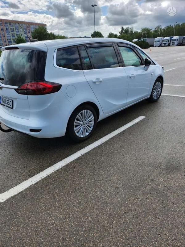 White Opel Zafira Tourer 2018 in Siauliai, with an engine capacity of 1.60 L and mileage of 217 thousand km for 7630 €, photo 2 on AUTOMOTO.COM.LV