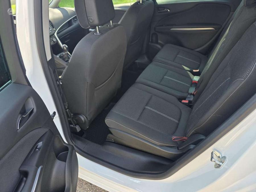 Balts Opel Zafira Tourer 2019 Marijampole, ar dzinēja tilpumu 1.60 L un nobraukumu 168 tūkst. km par 7990 €, foto 15 vietnē AUTOMOTO.COM.LV
