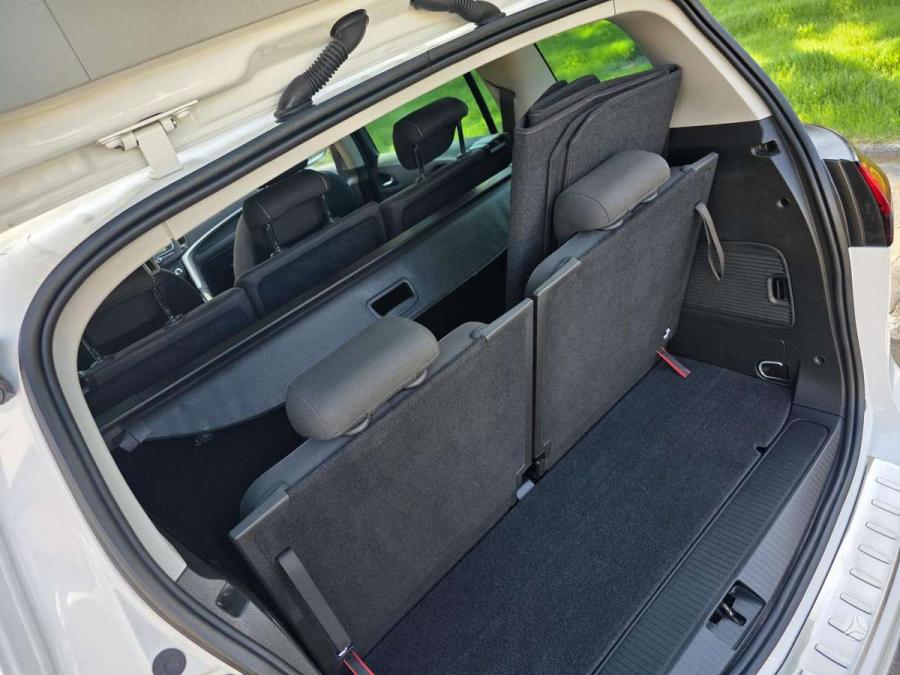 Balts Opel Zafira Tourer 2019 Marijampole, ar dzinēja tilpumu 1.60 L un nobraukumu 168 tūkst. km par 7990 €, foto 17 vietnē AUTOMOTO.COM.LV