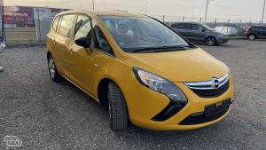 Yellow Opel Zafira Tourer 2016 in Marijampole, with an engine capacity of 1.60 L and mileage of 253 thousand km for 5350 €, photo 4 on AUTOMOTO.COM.LV