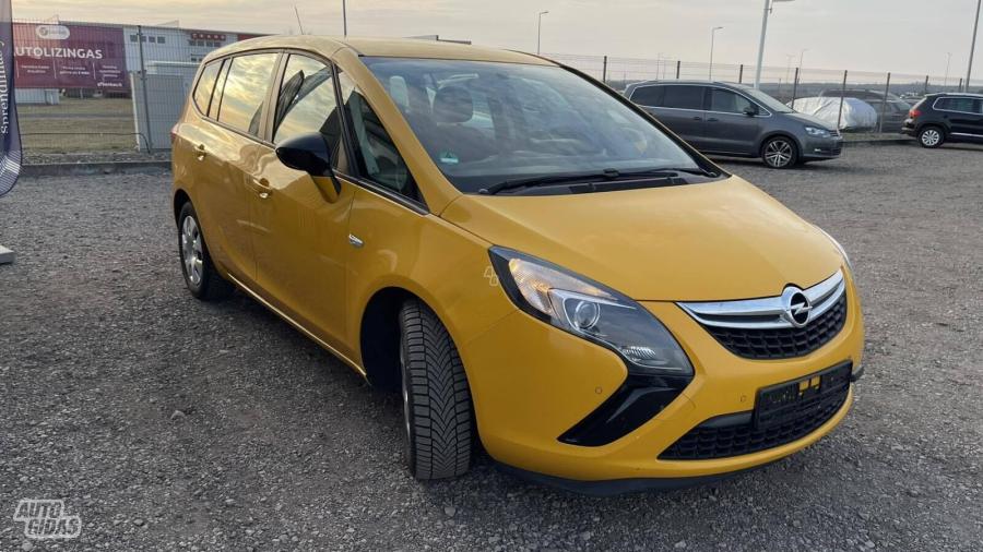 Yellow Opel Zafira Tourer 2016 in Marijampole, with an engine capacity of 1.60 L and mileage of 253 thousand km for 5350 €, photo 4 on AUTOMOTO.COM.LV