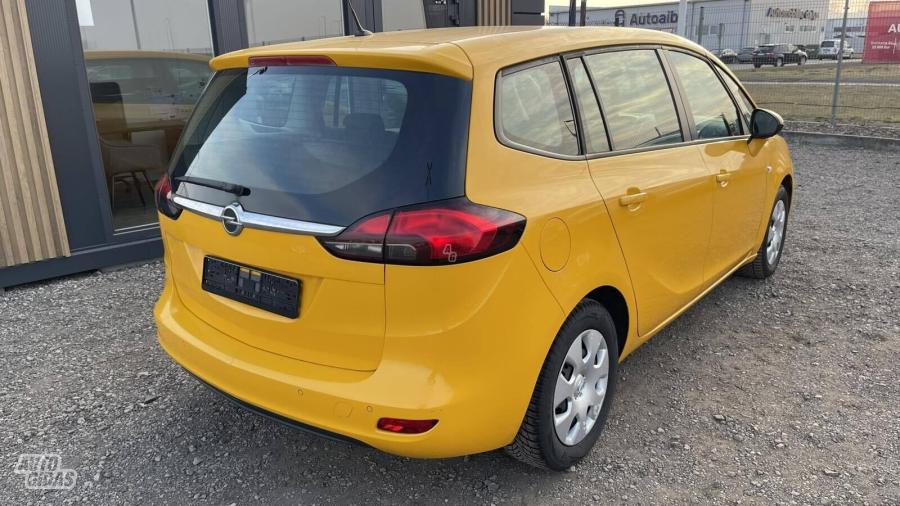Yellow Opel Zafira Tourer 2016 in Marijampole, with an engine capacity of 1.60 L and mileage of 253 thousand km for 5350 €, photo 6 on AUTOMOTO.COM.LV