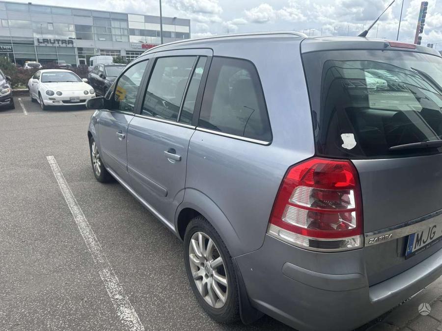 Violet Opel Zafira 2009 in Vilnius, with an engine capacity of 1.91 L and mileage of 255 thousand km for 1000 €, photo 4 on AUTOMOTO.COM.LV