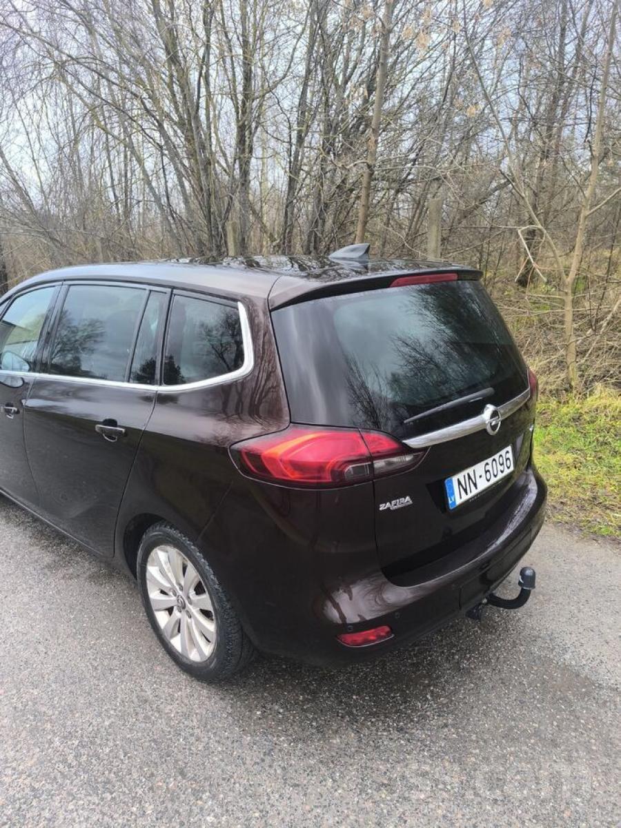 Violets Opel Zafira 2016 Rīga, ar dzinēja tilpumu 2.00 L un nobraukumu 245 tūkst. km par 8000 €, foto 3 vietnē AUTOMOTO.COM.LV
