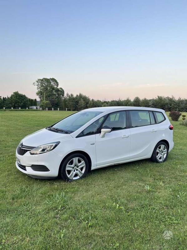 White Opel Zafira 2017 in Taurage, with an engine capacity of 1.36 L and mileage of 165 thousand km for 5250 €, photo 2 on AUTOMOTO.COM.LV