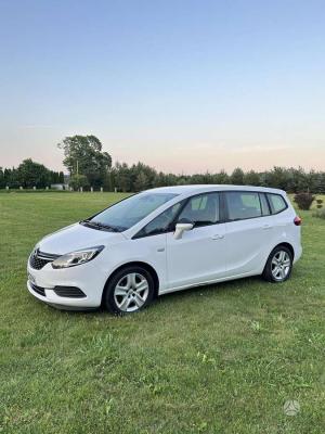 White Opel Zafira 2017 in Taurage, with an engine capacity of 1.36 L and mileage of 165 thousand km for 5250 €, photo 3 on AUTOMOTO.COM.LV