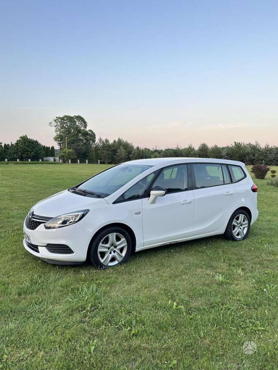 White Opel Zafira 2017 in Taurage, with an engine capacity of 1.36 L and mileage of 165 thousand km for 5250 €, photo 3 on AUTOMOTO.COM.LV