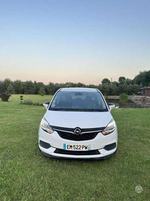 White Opel Zafira 2017 in Taurage, with an engine capacity of 1.36 L and mileage of 165 thousand km for 5250 €, photo 4 on AUTOMOTO.COM.LV