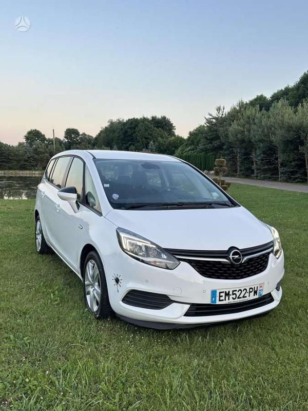White Opel Zafira 2017 in Taurage, with an engine capacity of 1.36 L and mileage of 165 thousand km for 5250 €, photo 4 on AUTOMOTO.COM.LV