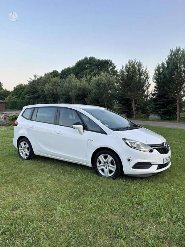 White Opel Zafira 2017 in Taurage, with an engine capacity of 1.36 L and mileage of 165 thousand km for 5250 €, photo 5 on AUTOMOTO.COM.LV