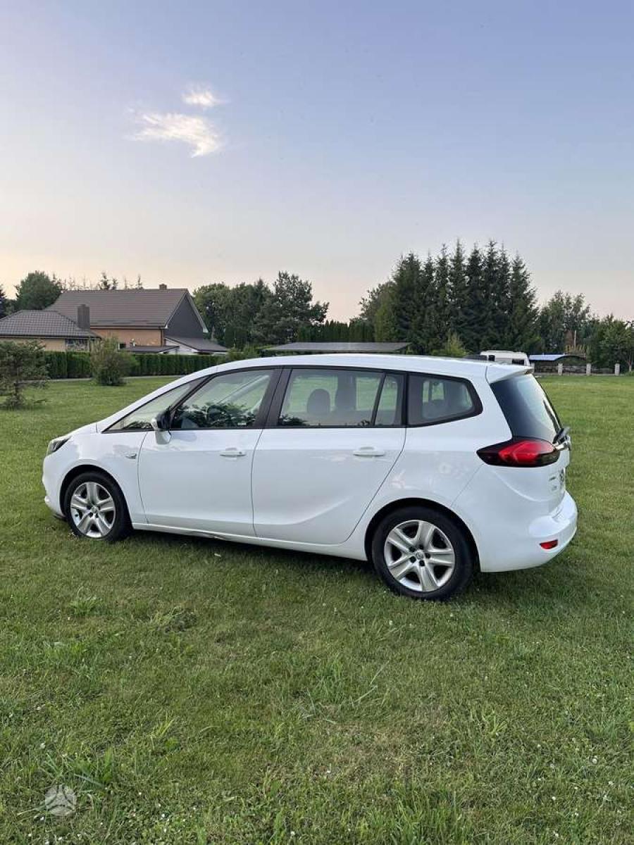 White Opel Zafira 2017 in Taurage, with an engine capacity of 1.36 L and mileage of 165 thousand km for 5250 €, photo 8 on AUTOMOTO.COM.LV