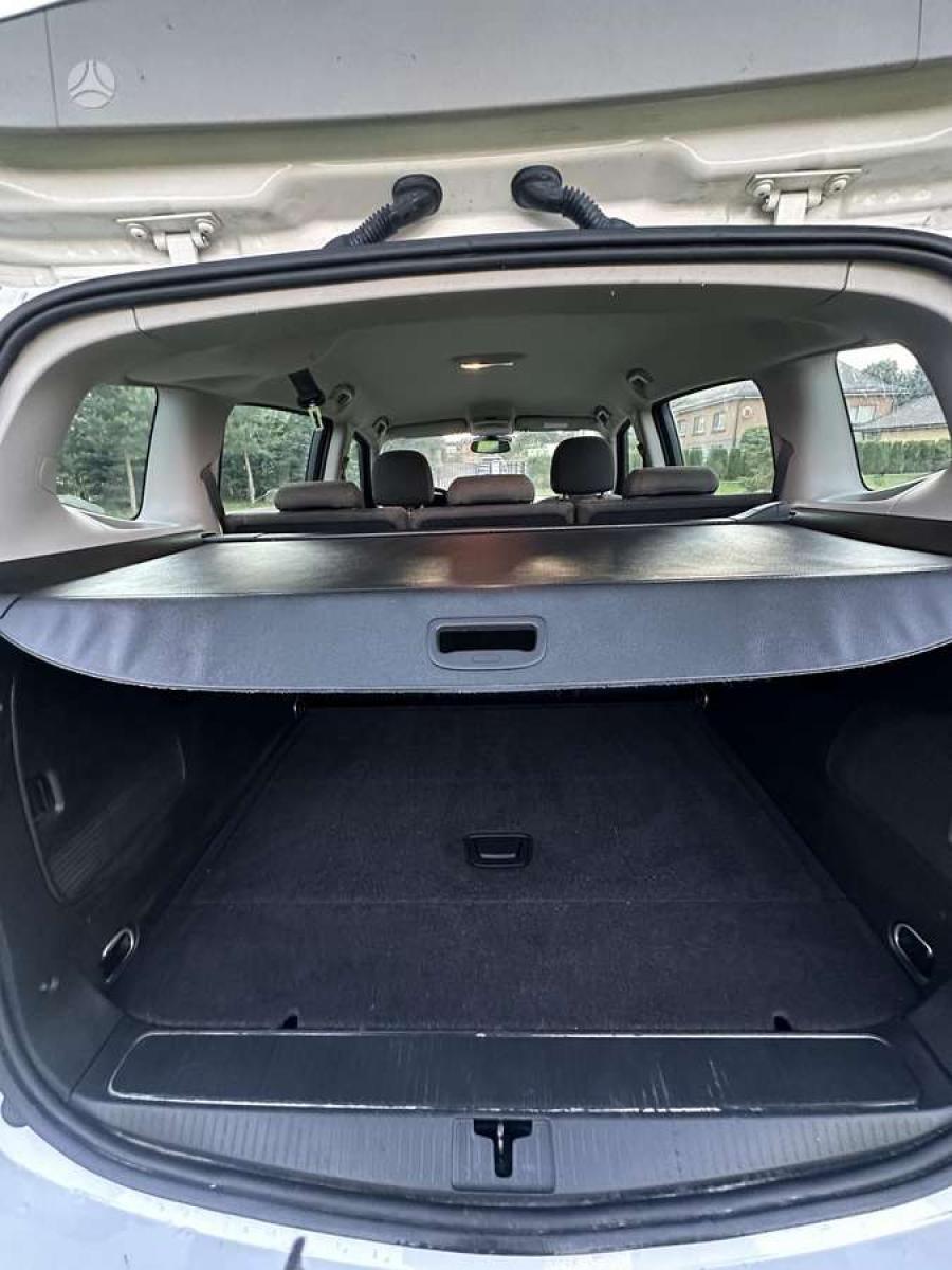 White Opel Zafira 2017 in Taurage, with an engine capacity of 1.36 L and mileage of 165 thousand km for 5250 €, photo 11 on AUTOMOTO.COM.LV