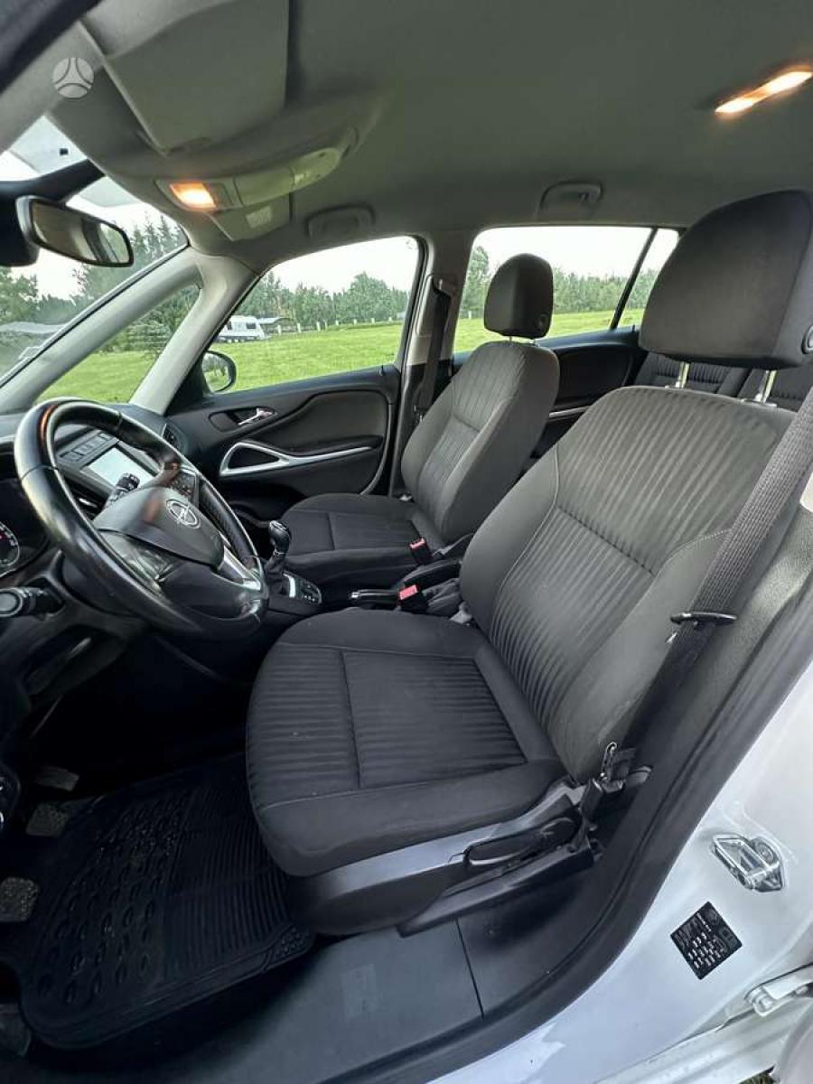 White Opel Zafira 2017 in Taurage, with an engine capacity of 1.36 L and mileage of 165 thousand km for 5250 €, photo 12 on AUTOMOTO.COM.LV