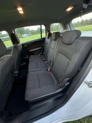 White Opel Zafira 2017 in Taurage, with an engine capacity of 1.36 L and mileage of 165 thousand km for 5250 €, photo 13 on AUTOMOTO.COM.LV