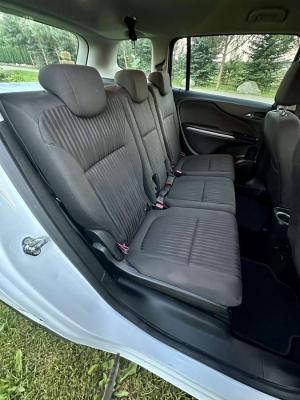 White Opel Zafira 2017 in Taurage, with an engine capacity of 1.36 L and mileage of 165 thousand km for 5250 €, photo 15 on AUTOMOTO.COM.LV