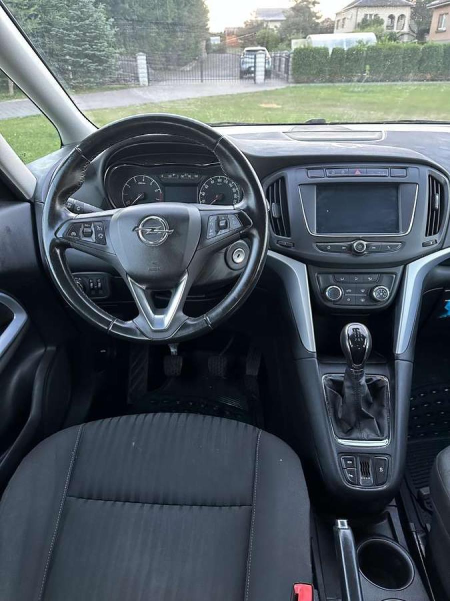 White Opel Zafira 2017 in Taurage, with an engine capacity of 1.36 L and mileage of 165 thousand km for 5250 €, photo 16 on AUTOMOTO.COM.LV