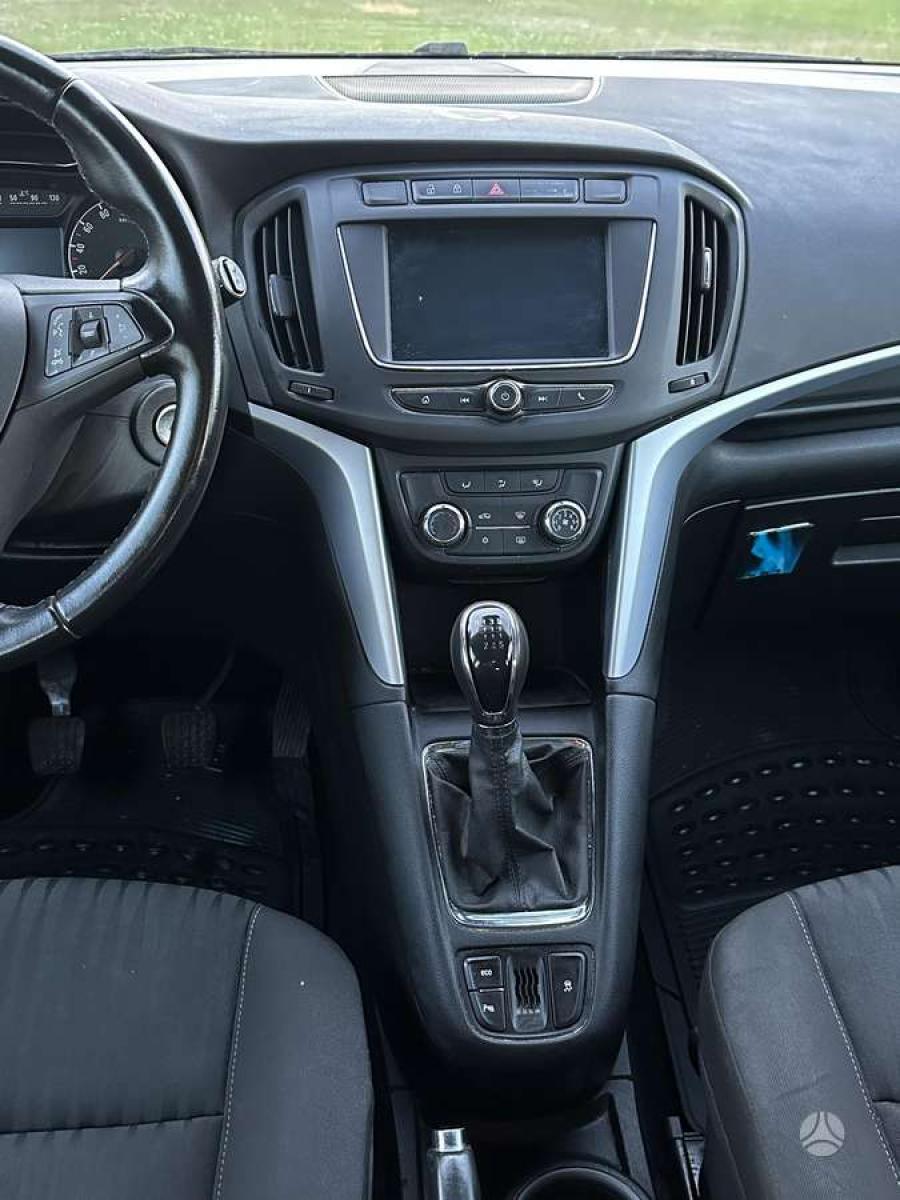 White Opel Zafira 2017 in Taurage, with an engine capacity of 1.36 L and mileage of 165 thousand km for 5250 €, photo 17 on AUTOMOTO.COM.LV