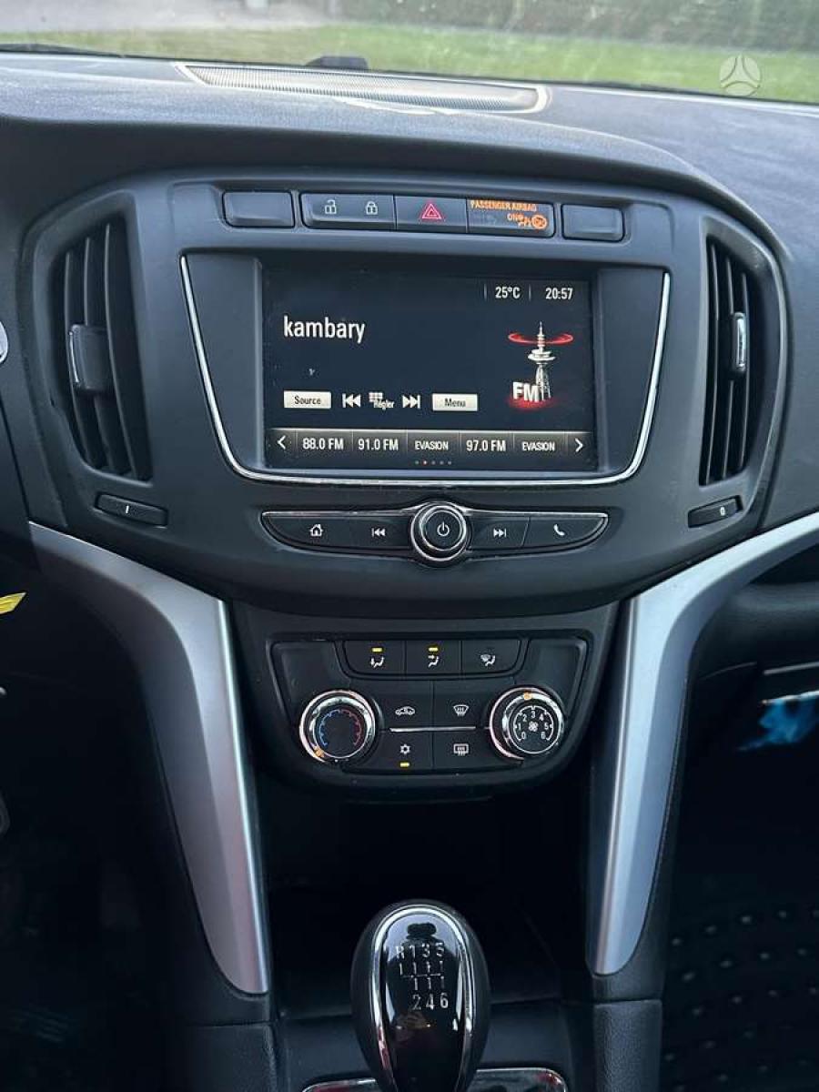 White Opel Zafira 2017 in Taurage, with an engine capacity of 1.36 L and mileage of 165 thousand km for 5250 €, photo 20 on AUTOMOTO.COM.LV