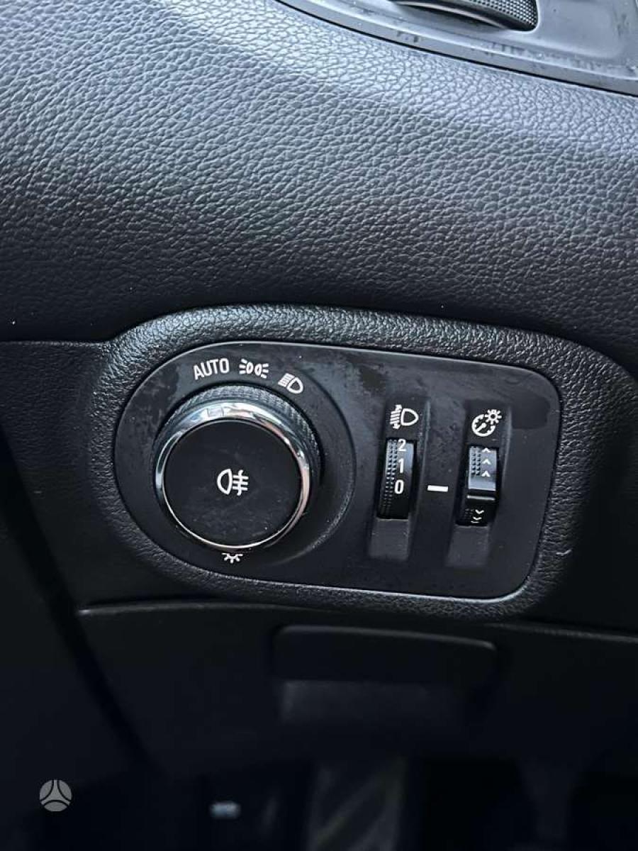 White Opel Zafira 2017 in Taurage, with an engine capacity of 1.36 L and mileage of 165 thousand km for 5250 €, photo 22 on AUTOMOTO.COM.LV