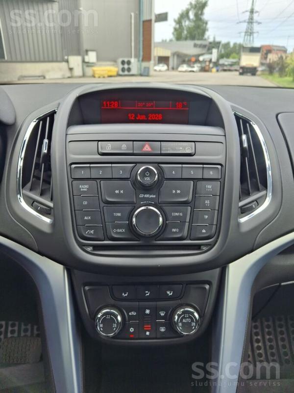 Balts Opel Zafira 2016 Rīga, ar dzinēja tilpumu 1.40 L un nobraukumu 233 tūkst. km par 4900 €, foto 9 vietnē AUTOMOTO.COM.LV