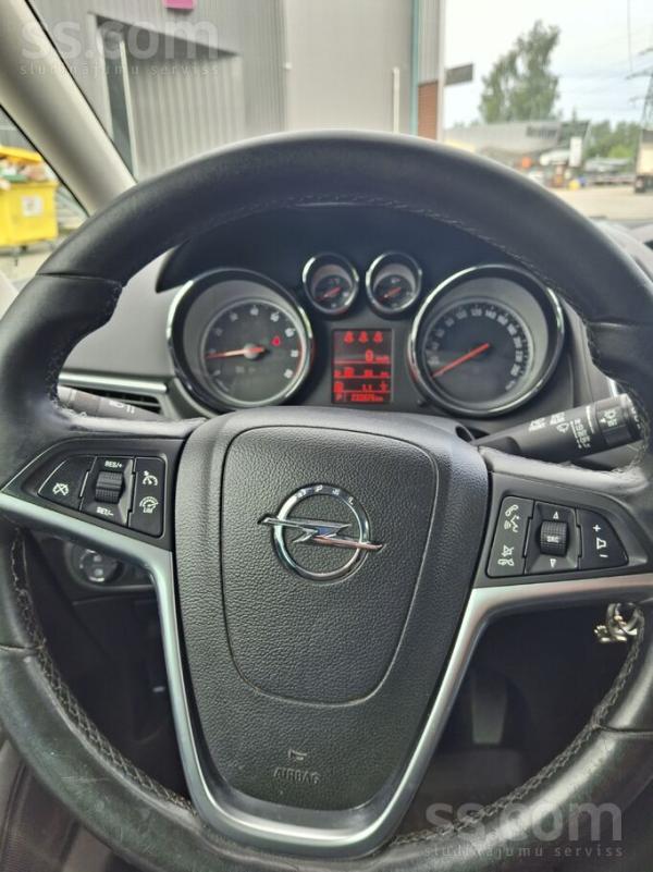 Balts Opel Zafira 2016 Rīga, ar dzinēja tilpumu 1.40 L un nobraukumu 233 tūkst. km par 4900 €, foto 10 vietnē AUTOMOTO.COM.LV