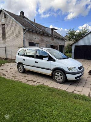 White Opel Zafira 2002 in Panevezys, with an engine capacity of 2.00 L and mileage of 356 thousand km for 560 €, photo 3 on AUTOMOTO.COM.LV