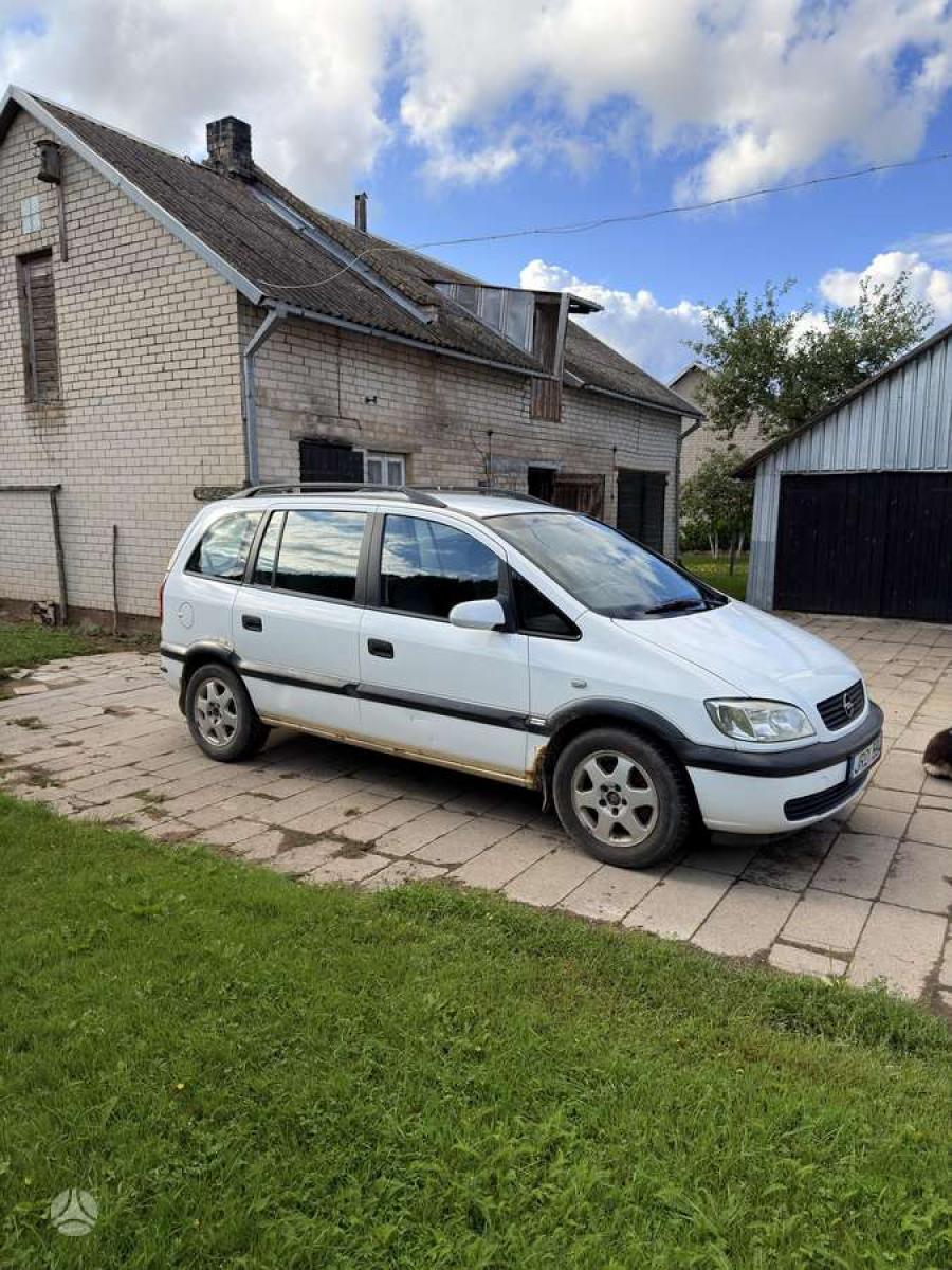 White Opel Zafira 2002 in Panevezys, with an engine capacity of 2.00 L and mileage of 356 thousand km for 560 €, photo 3 on AUTOMOTO.COM.LV
