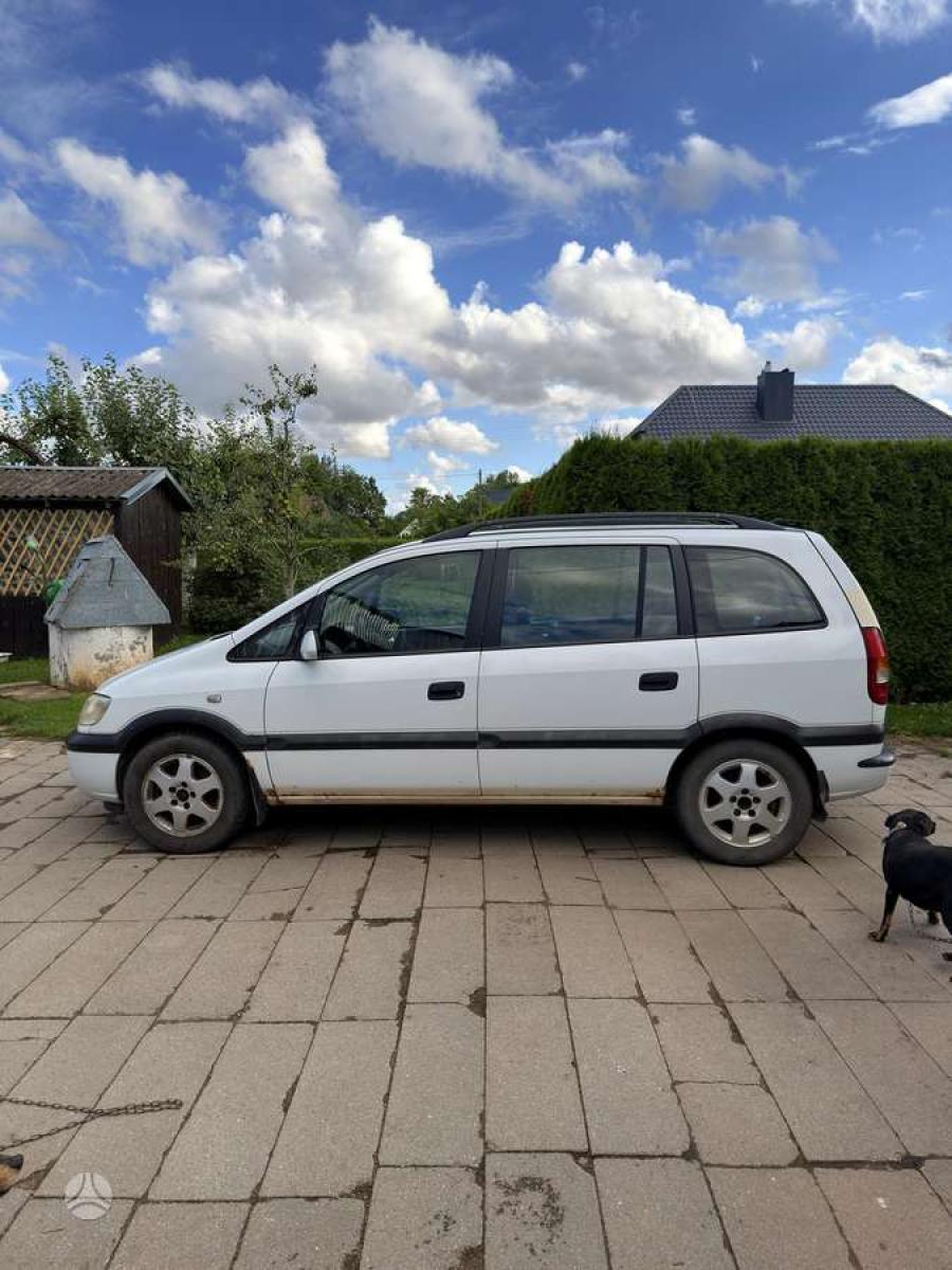 White Opel Zafira 2002 in Panevezys, with an engine capacity of 2.00 L and mileage of 356 thousand km for 560 €, photo 5 on AUTOMOTO.COM.LV