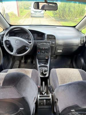 White Opel Zafira 2002 in Panevezys, with an engine capacity of 2.00 L and mileage of 356 thousand km for 560 €, photo 7 on AUTOMOTO.COM.LV