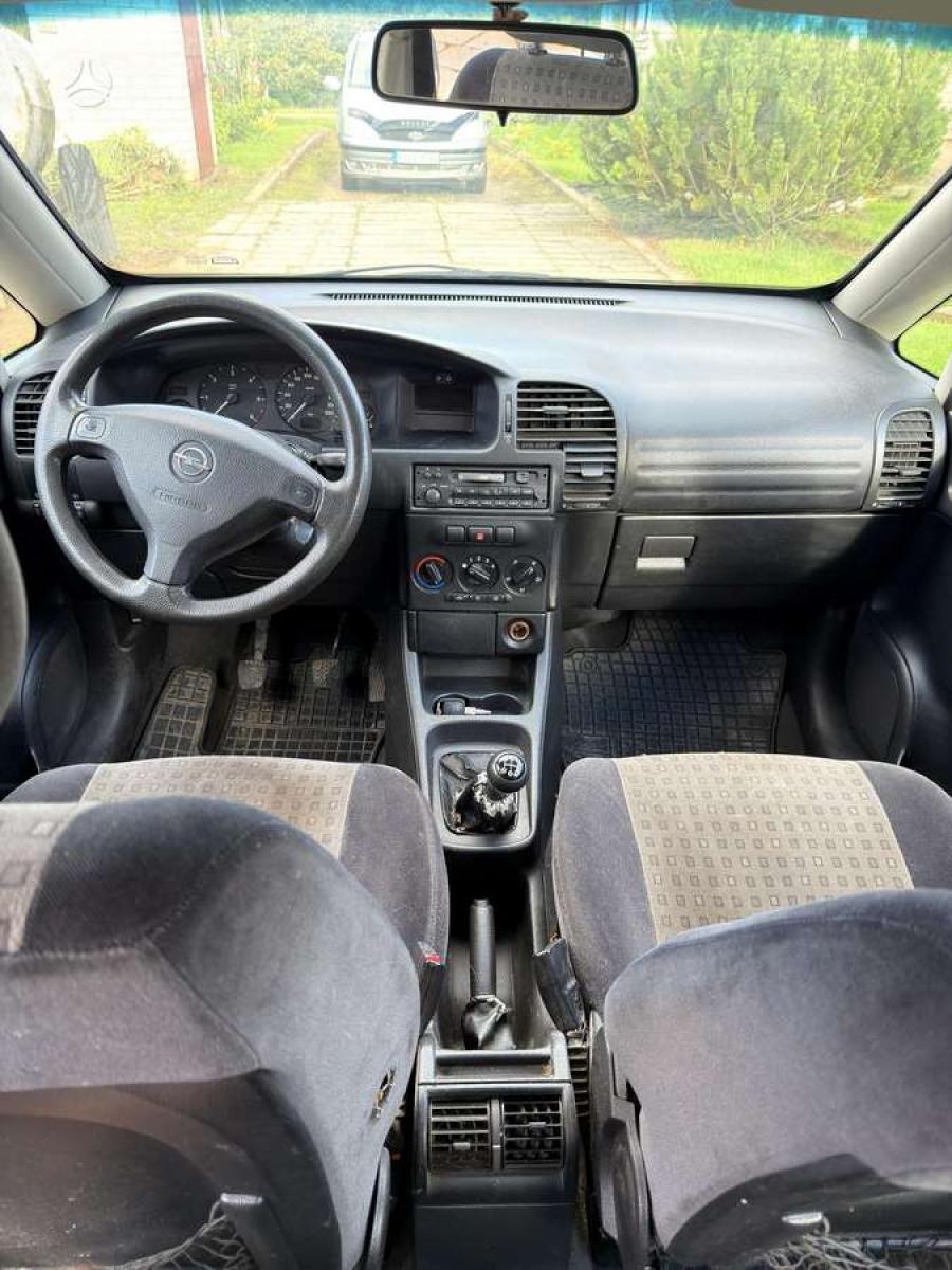 White Opel Zafira 2002 in Panevezys, with an engine capacity of 2.00 L and mileage of 356 thousand km for 560 €, photo 7 on AUTOMOTO.COM.LV