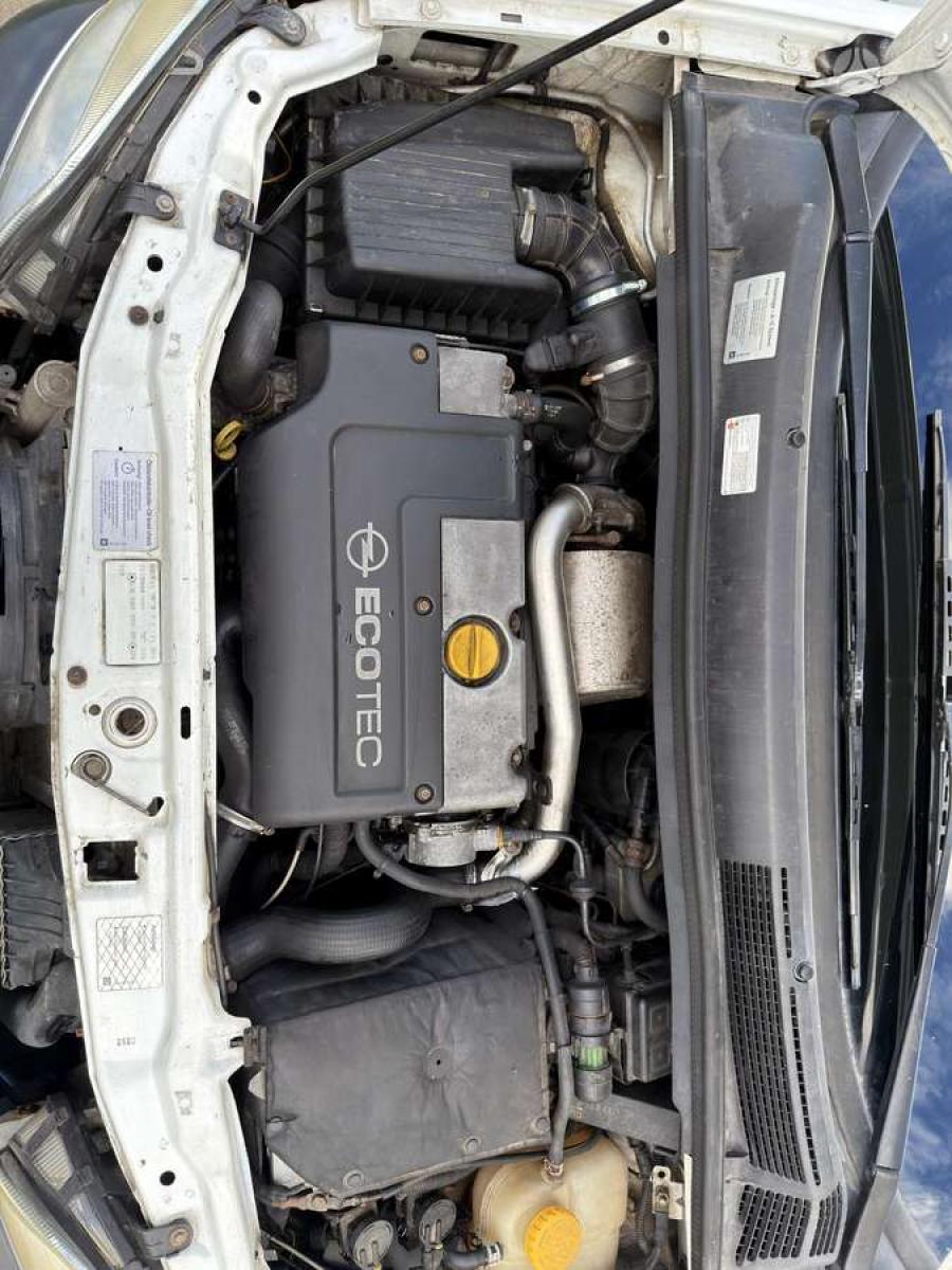 White Opel Zafira 2002 in Panevezys, with an engine capacity of 2.00 L and mileage of 356 thousand km for 560 €, photo 12 on AUTOMOTO.COM.LV