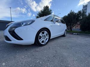White Opel Zafira 2013 in Kaunas, with an engine capacity of 1.96 L and mileage of 345 thousand km for 2500 €, photo 5 on AUTOMOTO.COM.LV