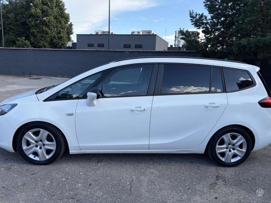 White Opel Zafira 2013 in Kaunas, with an engine capacity of 1.96 L and mileage of 345 thousand km for 2500 €, photo 16 on AUTOMOTO.COM.LV