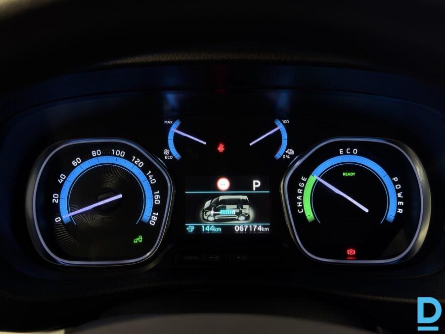 White Opel Zafira 2021 in Marupe, with an engine capacity of 0.00 L and mileage of 67 thousand km for 26990 €, photo 11 on AUTOMOTO.COM.LV