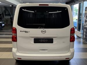 White Opel Zafira 2021 in Riga, with an engine capacity of 0.00 L and mileage of 67 thousand km for 26990 €, photo 5 on AUTOMOTO.COM.LV