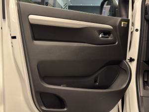 White Opel Zafira 2021 in Riga, with an engine capacity of 0.00 L and mileage of 67 thousand km for 26990 €, photo 10 on AUTOMOTO.COM.LV