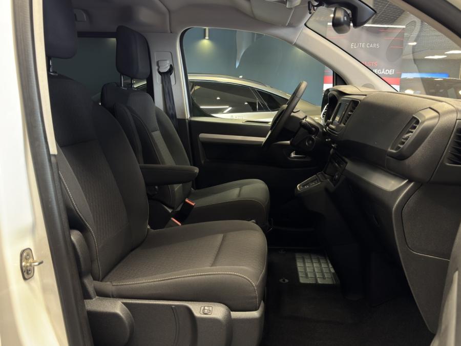 White Opel Zafira 2021 in Riga, with an engine capacity of 0.00 L and mileage of 67 thousand km for 26990 €, photo 12 on AUTOMOTO.COM.LV